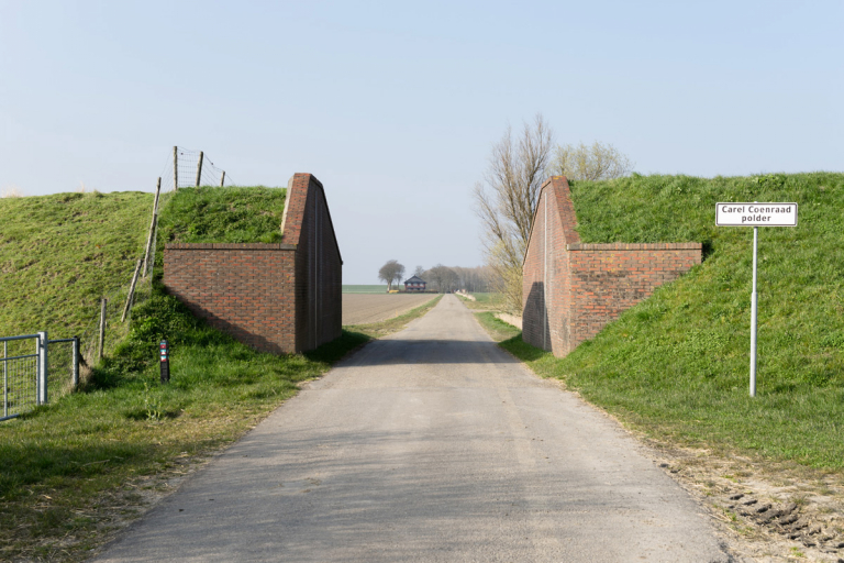 The book is filled with photos taken on a 10.000 km tour through the ...